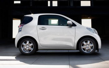 Toyota iQ: The ultra-slim seat design | Easier