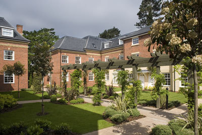 Enjoy Regency’s beautiful landscaped gardens | Easier