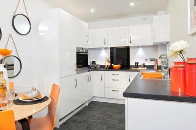 Crest Nicholson celebrates sales success at Central Plaza | Easier