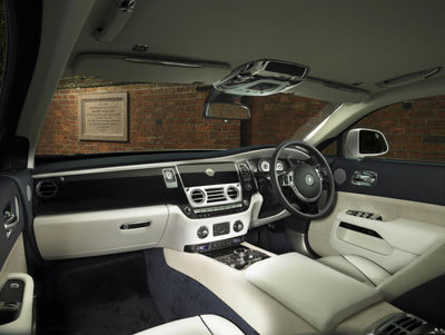 Rolls-Royce unveils bespoke ‘Wraith - History of Rugby’ | Easier